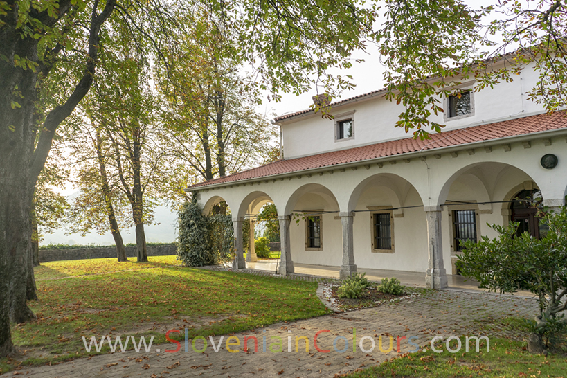 Dvorec Zemono – SLOVENIA IN COLOURS