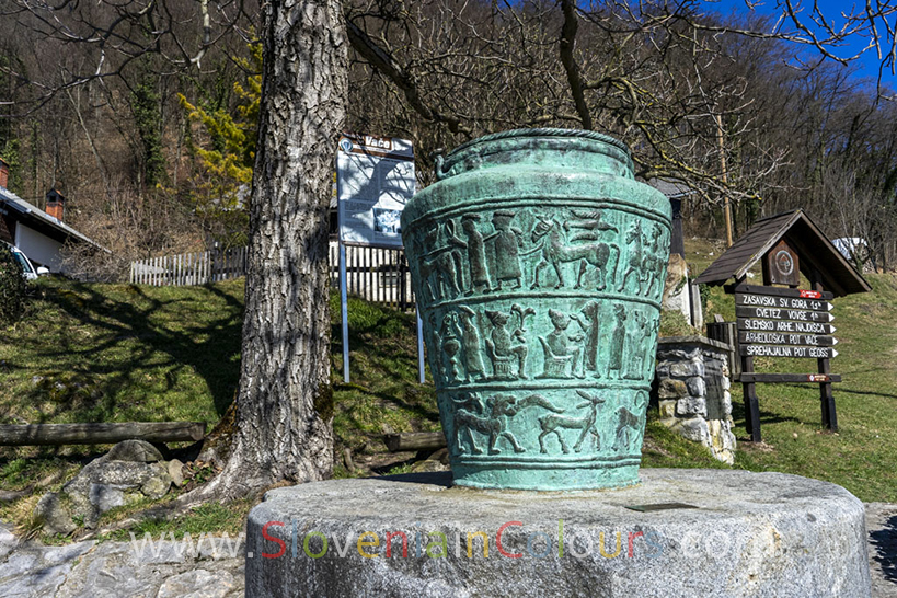 Situla z Vač, ki to ni – SLOVENIA IN COLOURS